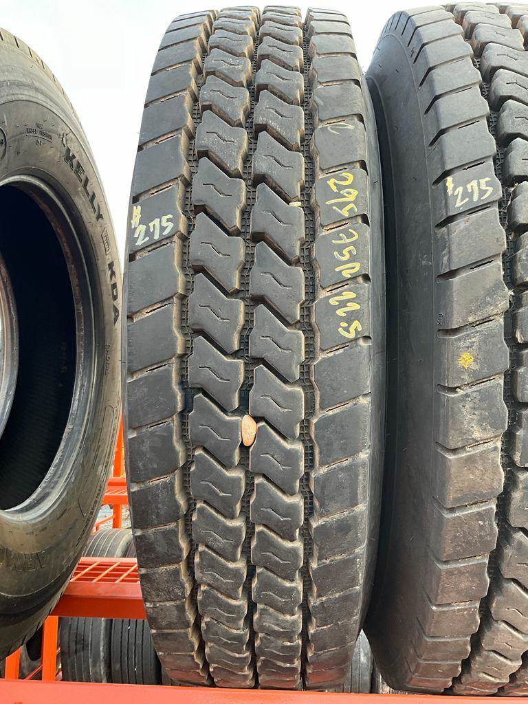 USED KELLY KDA ARMORSTEEL 295/75R22.5 REAR DRIVE AXLE TIRE. TREAD DEPTH ...