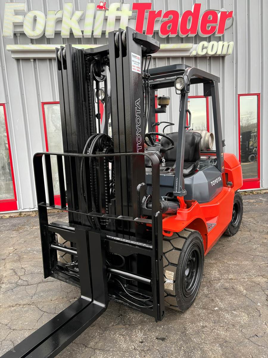 2013 TOYOTA 7FGU35 PNEUMATIC 8000LB FORKLIFT WITH SIDE SHIFTING FORK ...