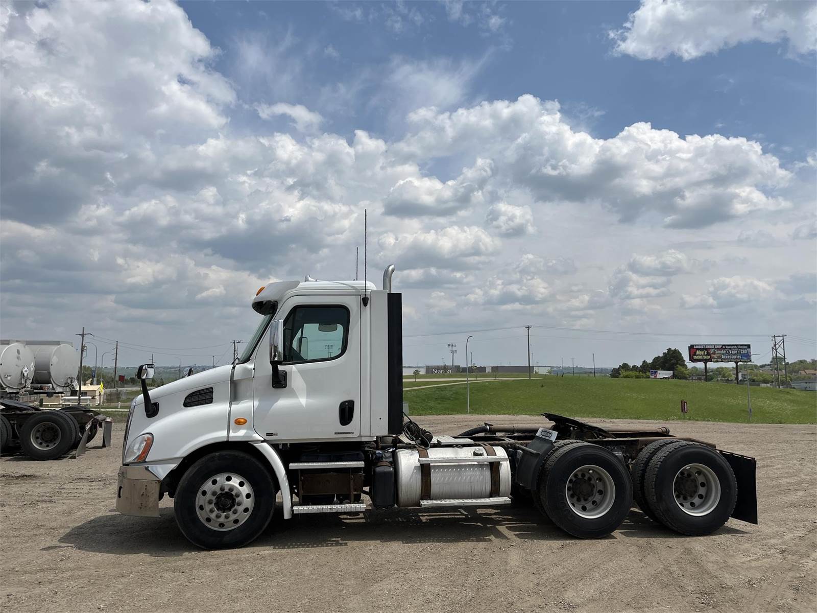2012 Freightliner Cascadia 113 Day Cab Truck - Detroit 450HP For Sale, 19,237 Hours | Mandan, ND ...