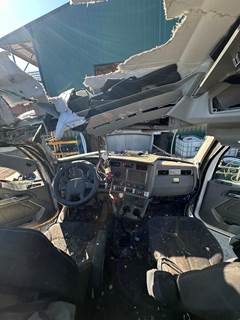 2017 KENWORTH T680 PACCAR MX13 MAX 455HP SEMI TRUCK PART OUT Being ...