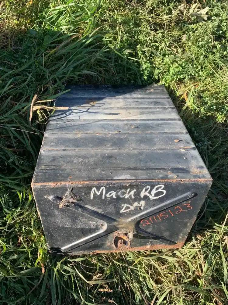 1988 Mack R690ST Battery Box Cover For Sale | Bradford, ON, Canada ...