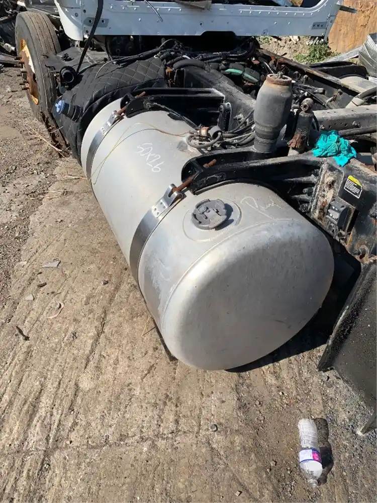 2015 Peterbilt 579 Left Fuel Tank For Sale | Bradford, ON, Canada ...
