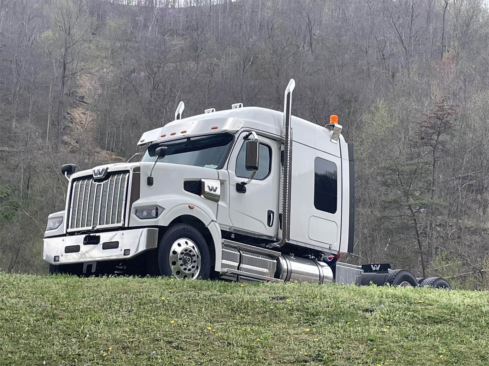 2024 Western Star 49X Sleeper Semi Truck - 72" Mid Roof Sleeper ...