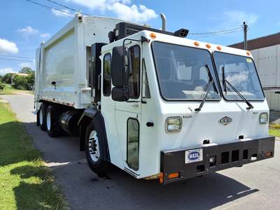 2017 Crane Carrier (CCC) LET2 Garbage Truck - Cummins, Automatic For ...