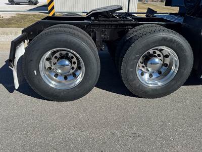 2022 Volvo VNL Sleeper Semi Truck, APU, D13 , 455HP , WARRANTY AND ...